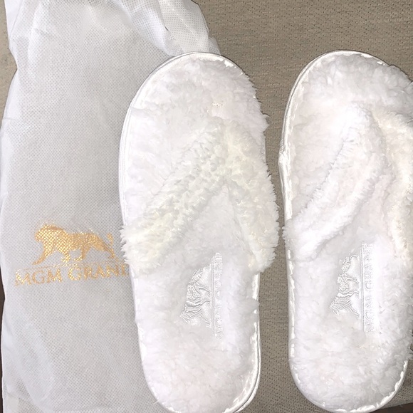 Shoes | Nwt Mgm Grand Las Vegas Slippers | Poshmark